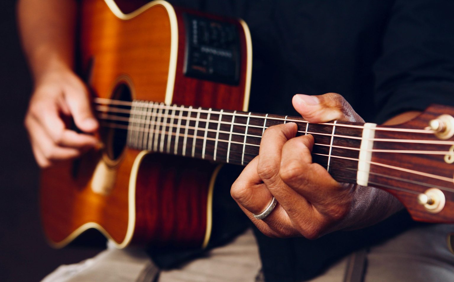 What Is A Guitar Riff? And How To Create One? - Explained