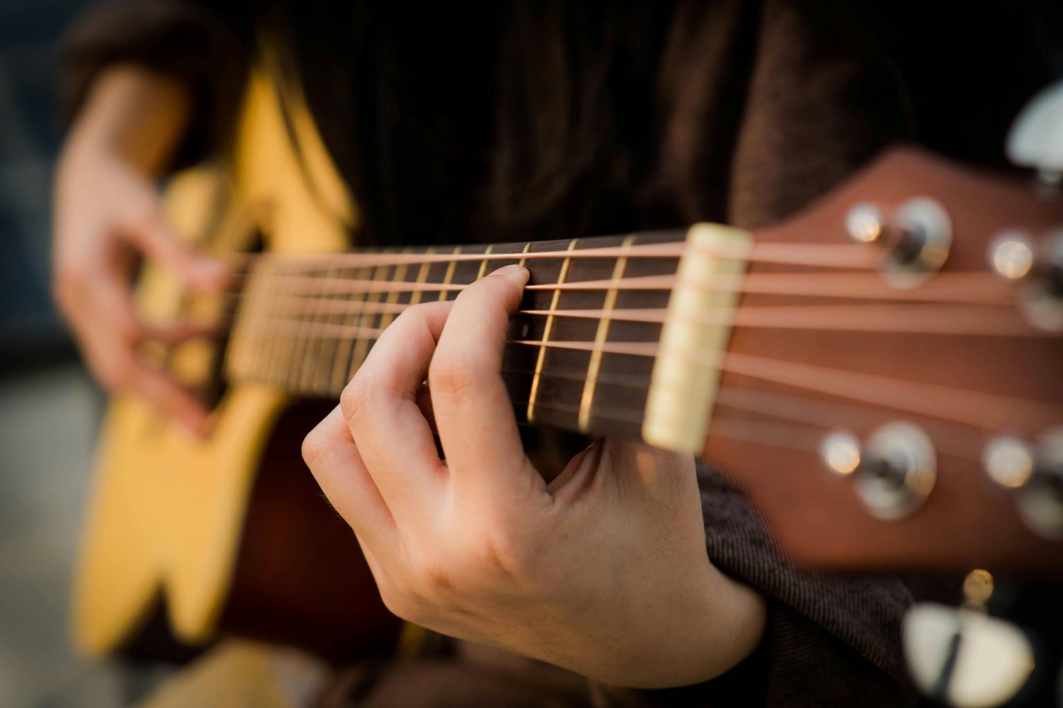 What Is A Guitar Riff? And How To Create One? - Explained